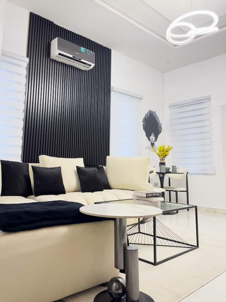 Lovely 1-bedroom Apartment With Amazing Art Work! - Nigeria