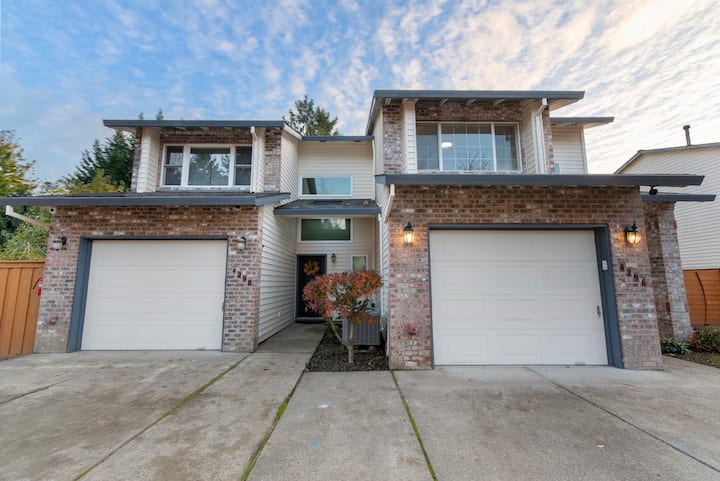 Two Side-by-side Townhomes · 6br · Safe & Quiet - Hillsboro, OR