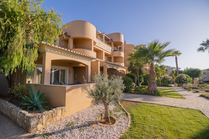 Cheerful And Spacious 2-bedroom Duplex - Algarve