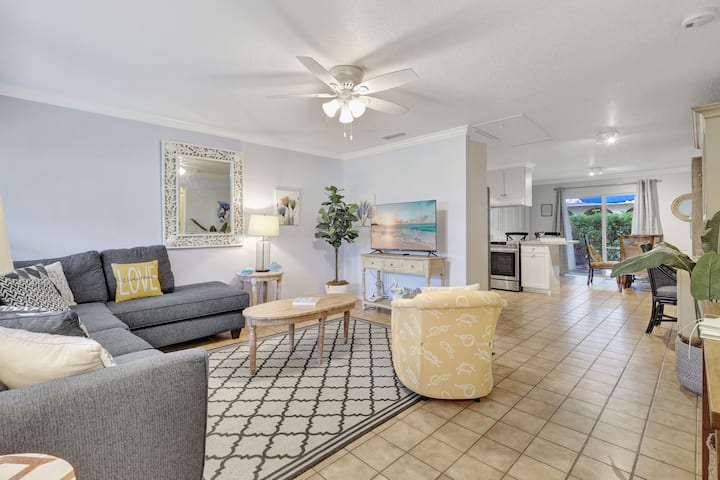 ✨Beautiful Home Less Than 1 Minute From The Beach! - Vero Beach, FL