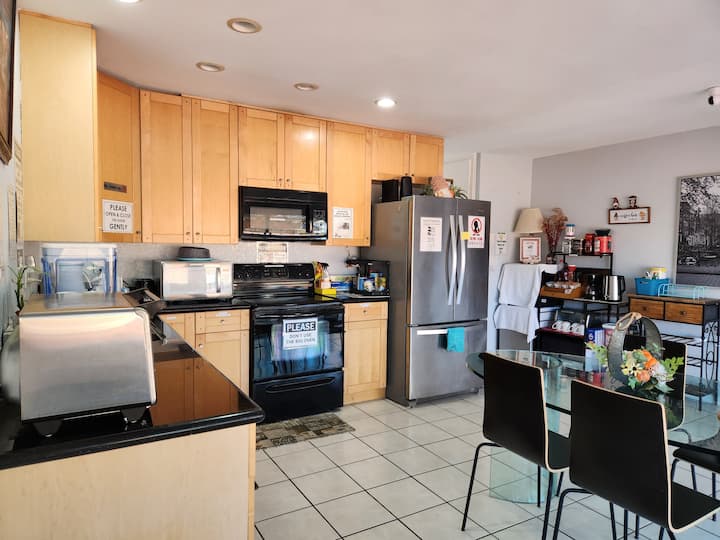 Comfy & Spotless Private Room #1 - Shared Bathroom - San Diego, CA