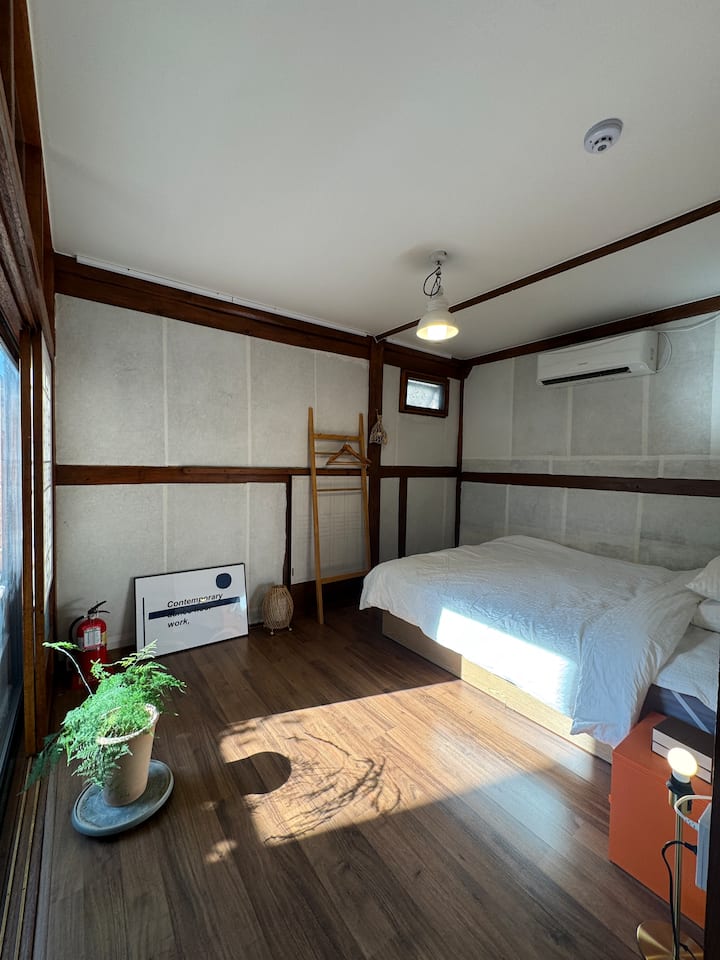 Traditional Hanok Gyeongju Bus Termimal By Walk 5 - Gyeongju-si