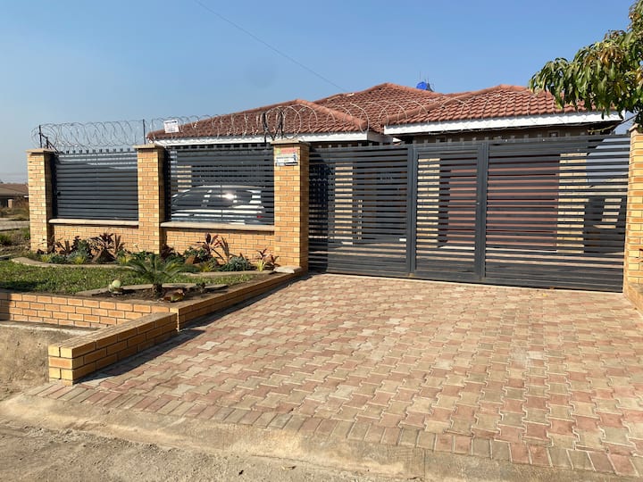 Family Holiday Home With Comfort - Harare