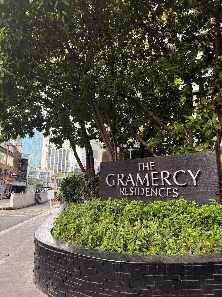 Gramercy One Bedroom City Skyline View - Makati
