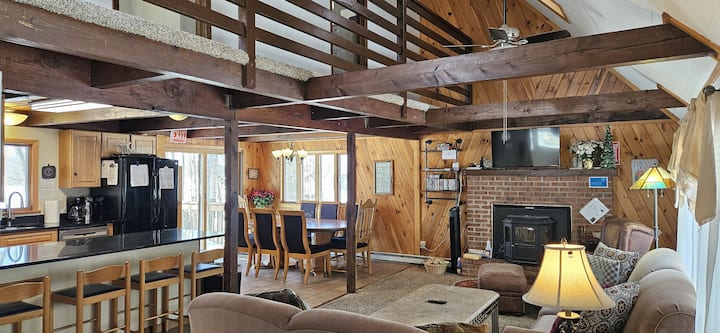 Lakefront Escape• Dock Kayaks Firepit •Near Skiing - Kalahari Indoor Waterpark, Pocono Manor