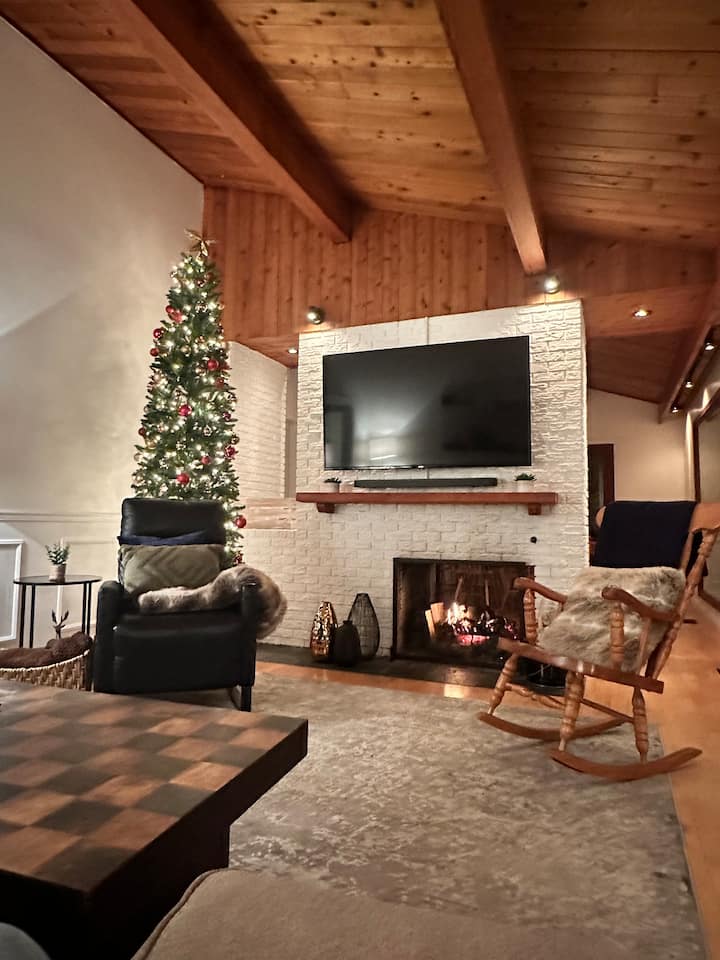 Sprawling Riverside Retreat With  Hottub & Sauna - Ottawa