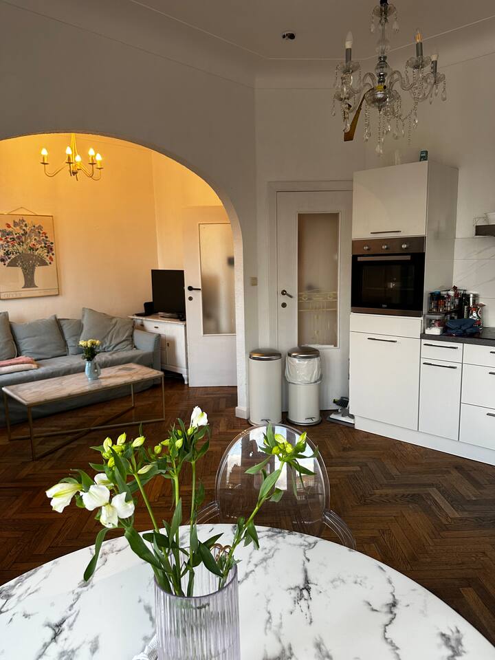 Proche De Tour Et Taxi Appartement Cozy, Lumineux - Brussels
