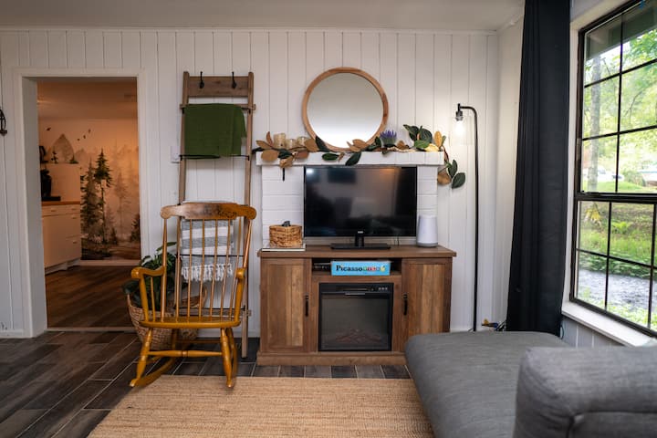 Creekside Bigfoot Bungalow — Nature Lover’s Oasis - Hoodsport, WA