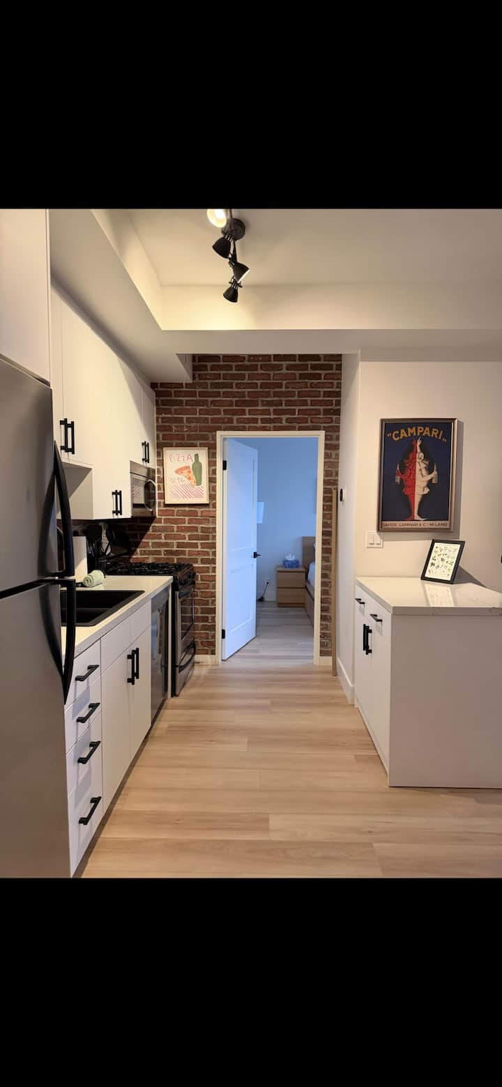 King West Loft W/ Cn Tower Views • 2br + Parking - Toronto