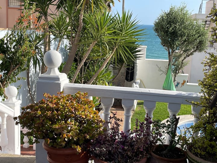 Oceanfront Chalet With Pool - Cádiz