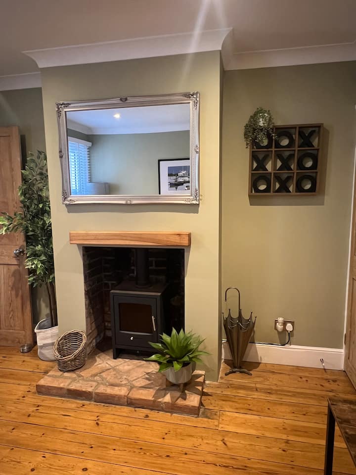 Characterful Cottage In Central Lymington - Lymington