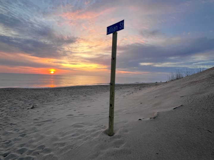 Rooftop Ocean Views | King Bed | Beach Getaway! - Kitty Hawk, NC