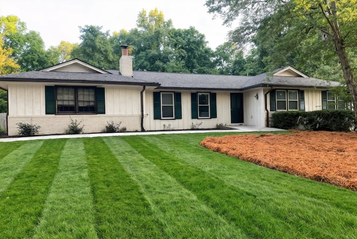 Ranch W/ King Bed - Pets, Groups, Long-term Okay! - Roswell, GA