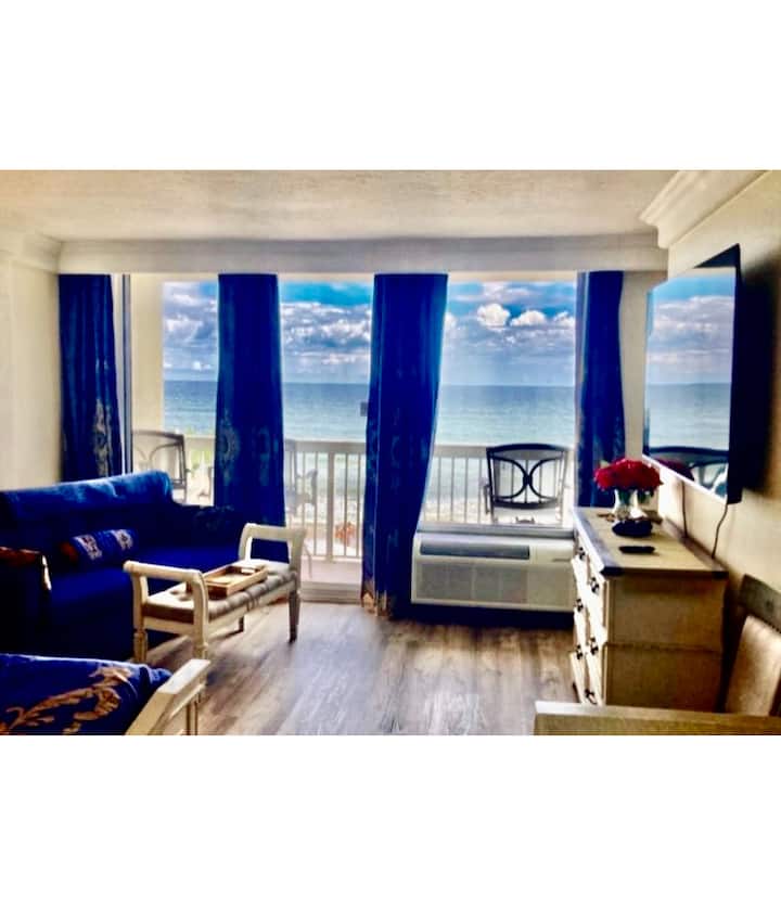 Daytona Beach Right On The Beach + Prime Location - Daytona Beach, FL