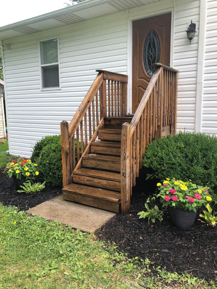 Lovely Quaint 4 Bedroom Apartment - Fredonia, NY