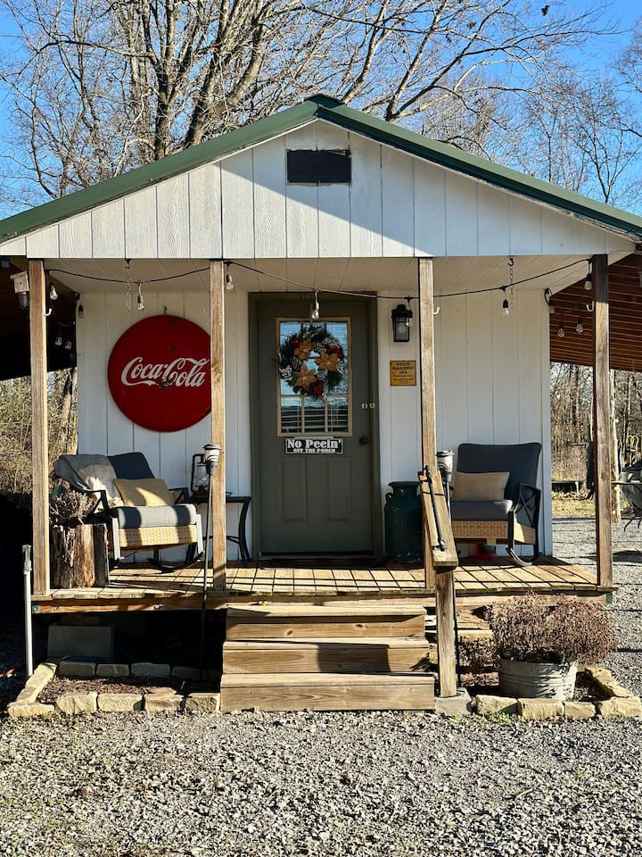 Lilly Kay Farm Guest Cabin- 1 Br- Country Setting - Chickamauga Lake, TN