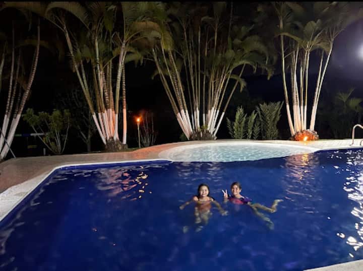 Peaceful 4 Bedroom Cottage With Pool - Colombia