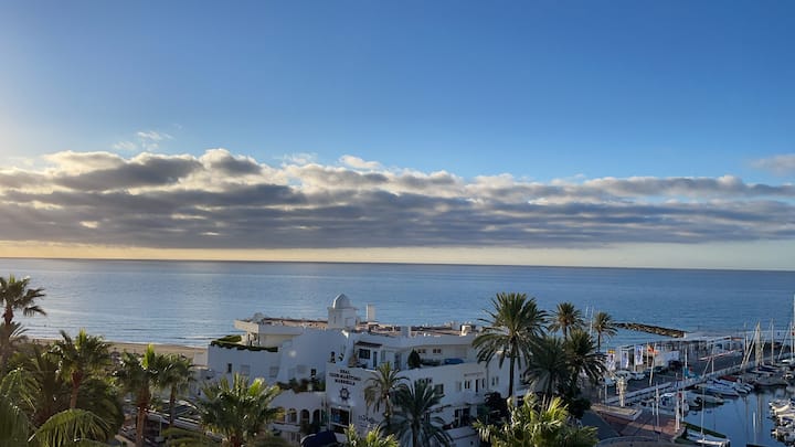 Modern Apartment On The Beach In Marbella. - Marbella