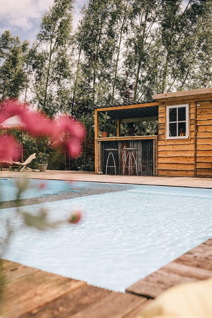 Bij Tante Hanneke's "Hutje-mutje” - Oss