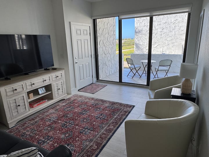 Beautiful 2 Bedroom Beach View Vacation Home - 威尼斯