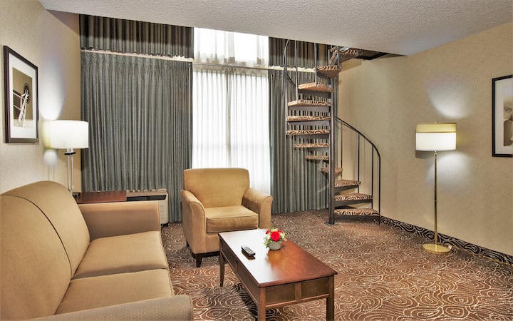 Look No More! Quiet Suite! Parking, Seasonal Pool - Bellevue, WA