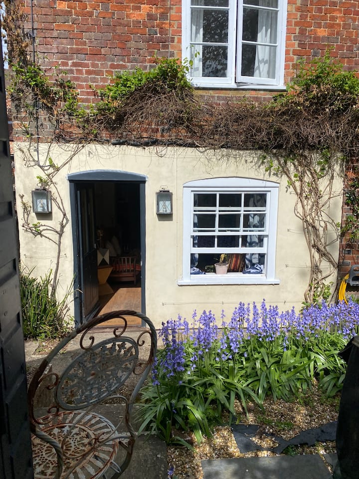 A Charming Mews Cottage In Marlborough - Marlborough