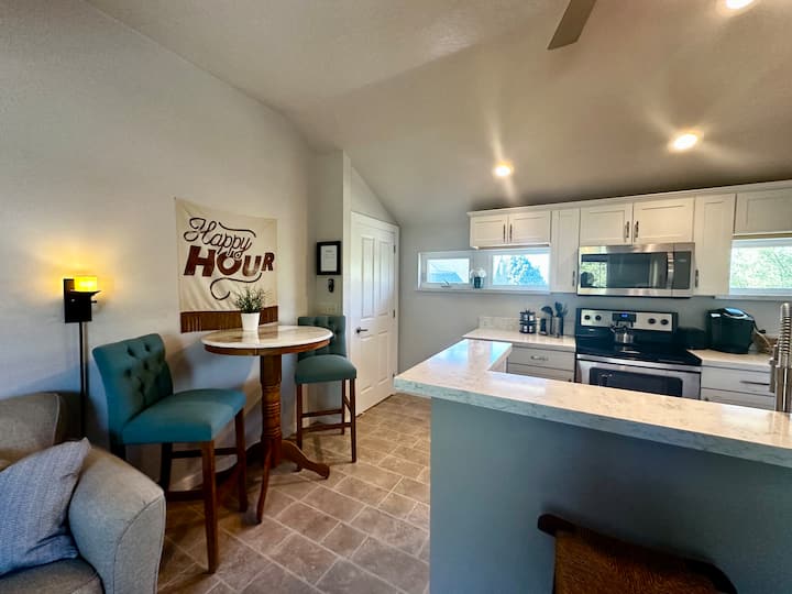 “Upstage Suite” Guest House, Downtown Cedar City - Cedar City, UT