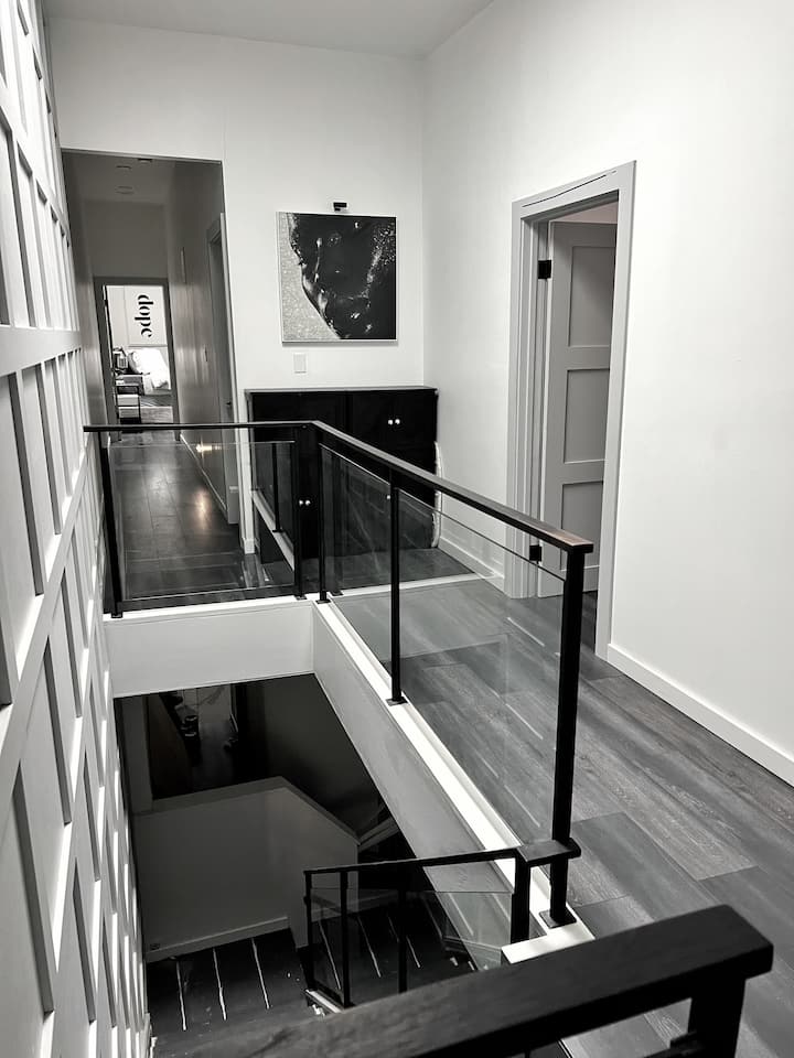 Spacious 4br Home + Private Basement Apt |3.5 Bth - Hamilton Park - Chicago