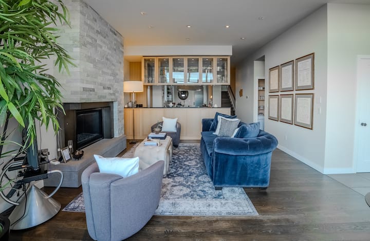 Panoramic Skyline View | Luxury Residence - Ballard - Seattle