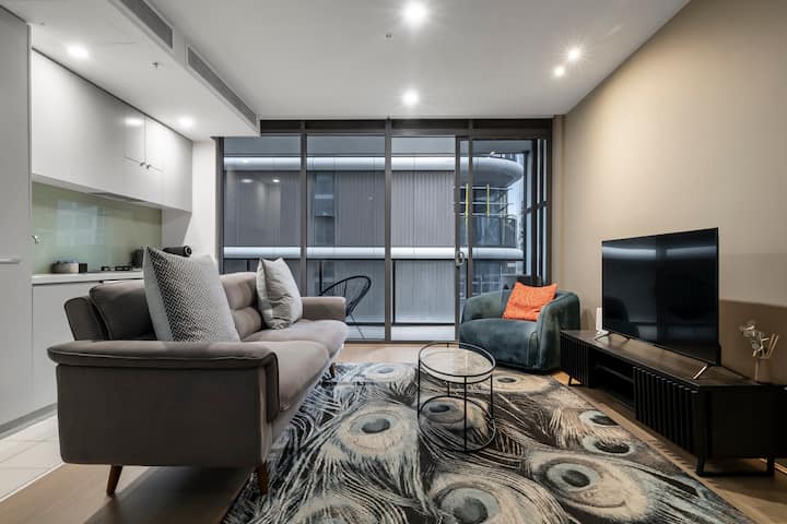 ◤Elegant City Fringe Condo W Pool & Free Parking◢ - Melbourne