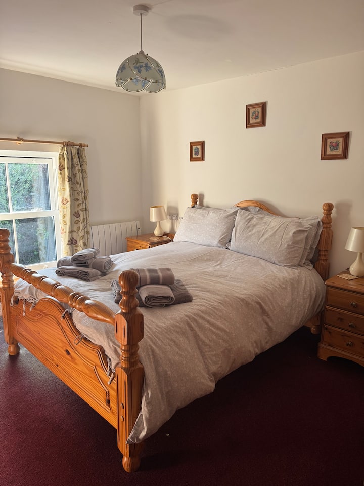 Cambrian Arms - Elephant Room - Builth Wells