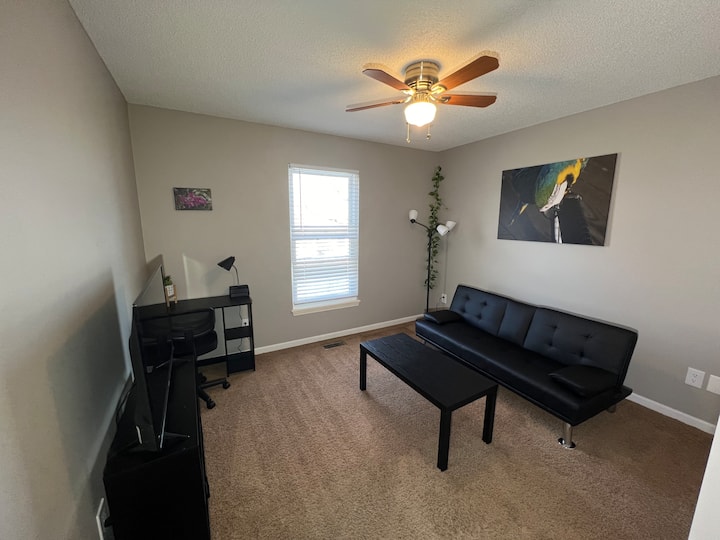 2 Comfortable Rooms For Travel Professional - Belton, MO