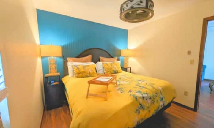 Charming Suite In Downtown! - Eureka Springs, AR