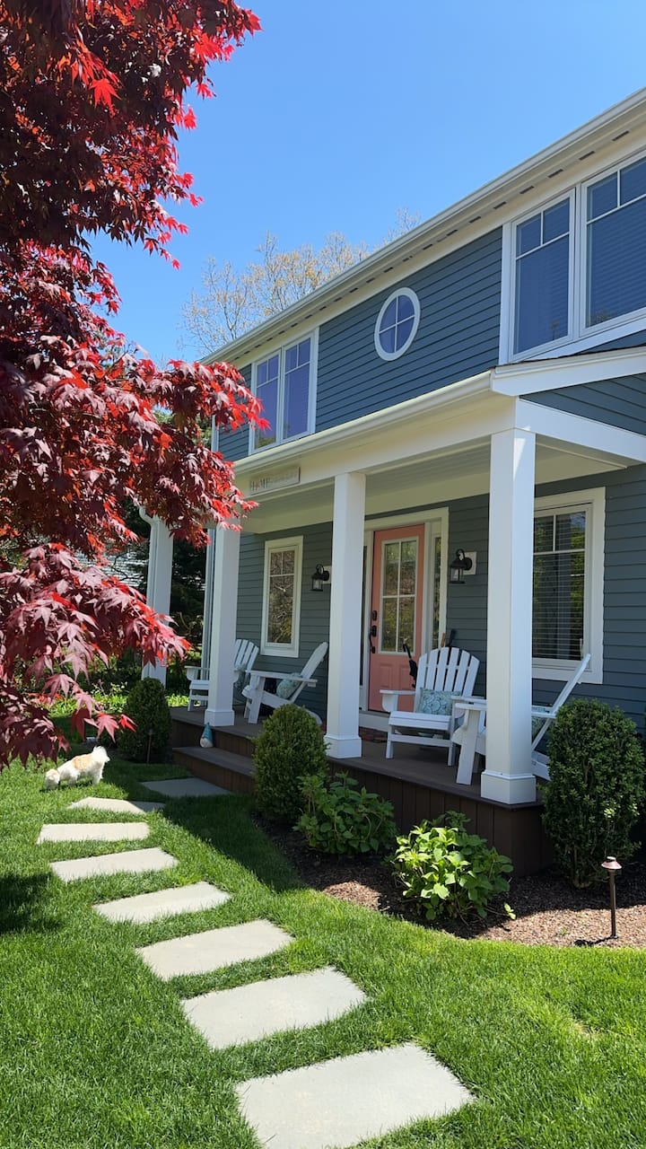 The Costal Corner - Martha's Vineyard - Edgartown, MA