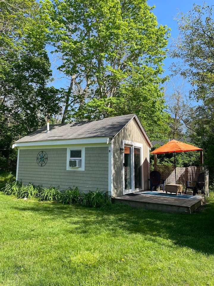 Tiny House With Porch For One, Maybe Two - Brewster, MA