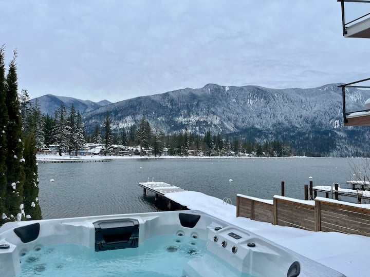 Waterfront Home On Cultus Lake W/ Dock & Hottub - Chilliwack