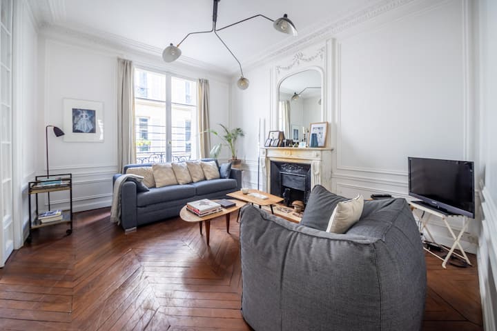 Republique Marais Fashion By A La Parisienne - Paris