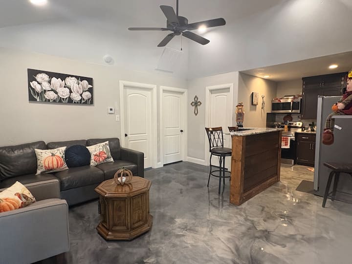Adorable 2-bedroom Guesthouse With Free Parking - Eagle Mountain, Azle