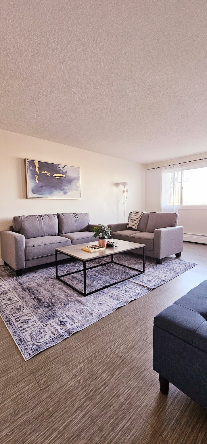 Walking Distance To West Edmonton Mall - 2 Bedroom - Edmonton, Canada