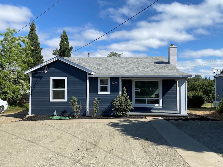 Fully Furnished 3 Bed/2 Bath. All Utilities Paid. - Oroville, CA
