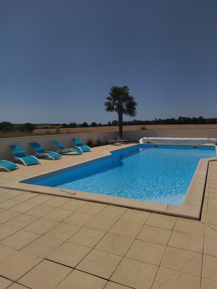 Gîte 5 Personnes + Bébé Avec Piscine à Partager - Charente-Maritime