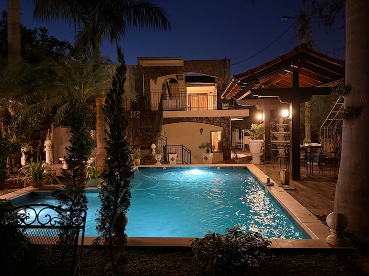 Quinta De Lujo Con Piscina Iluminada - Paraguay