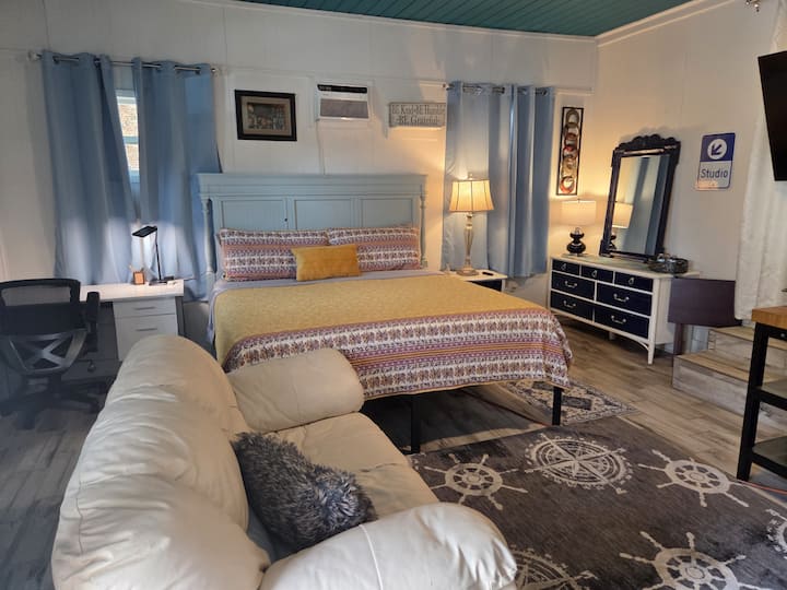 Monterey King Studio Bath,kitchen,tv,wifi,laundry - Jacksonville, FL