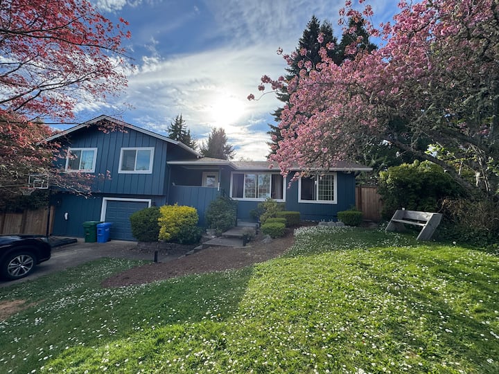 5br-2ba-close To Uo, Hot Tub/sauna, Lrg Backyard - Eugene, OR