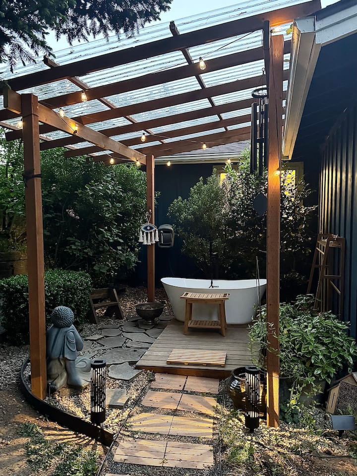 Spa Retreat Near Uo | Hot Tub, Sauna, Sleeps 10 - Eugene, OR