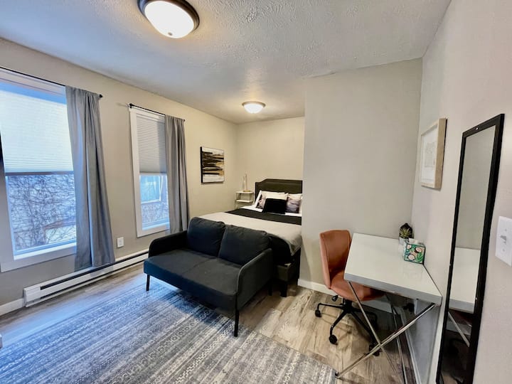 Stay On Spring #6 • 2br Hotel-style Apt • Downtown - Sioux Falls, SD