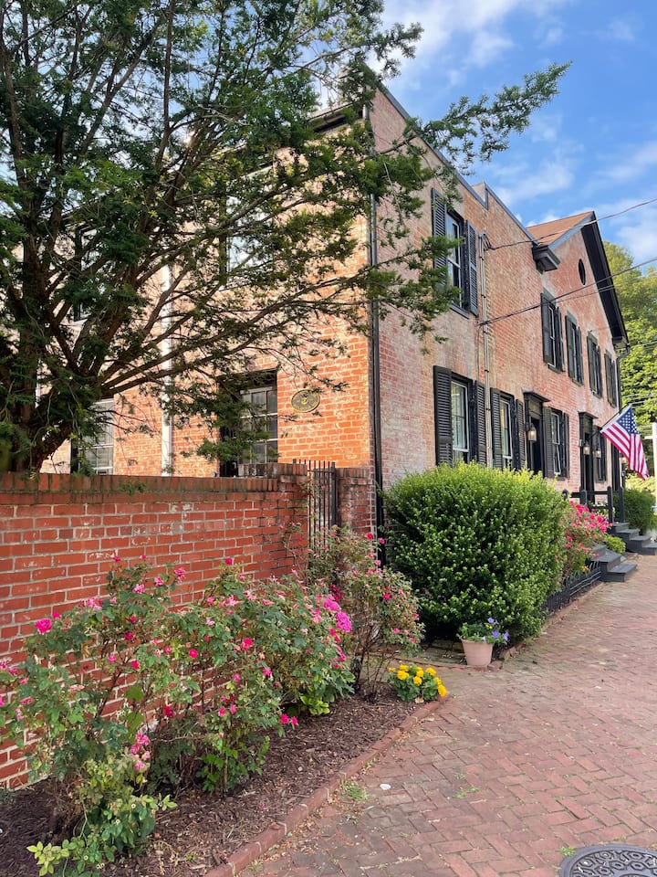 Historic 3 Bedroom Downtown Annapolis Townhome - Annapolis, MD