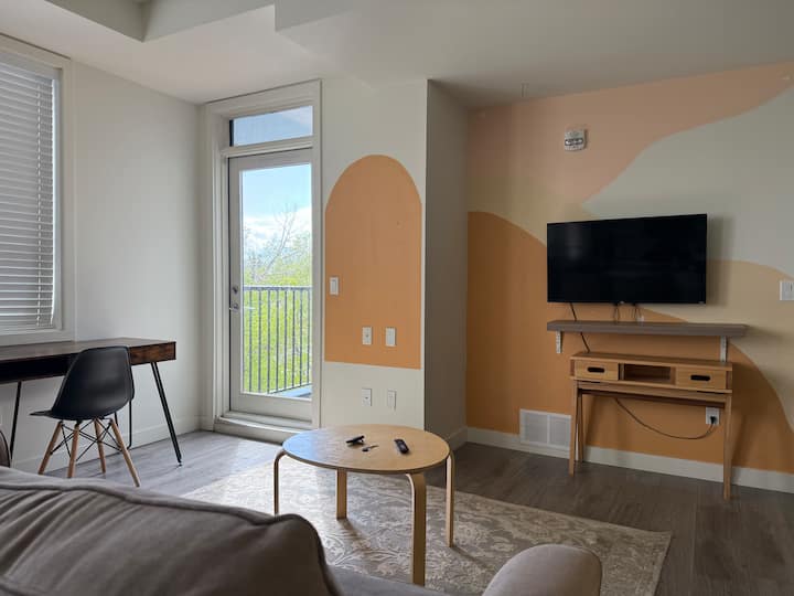 Lovely Unit 2 Bedroom, 2 Bath Marda Loop Near Dt - Calgary