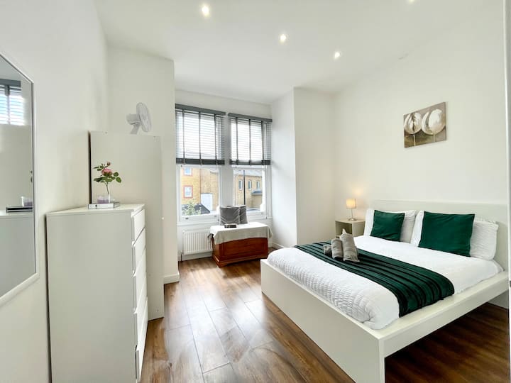 A Brilliant One Double Bedroom Flat - Barnes