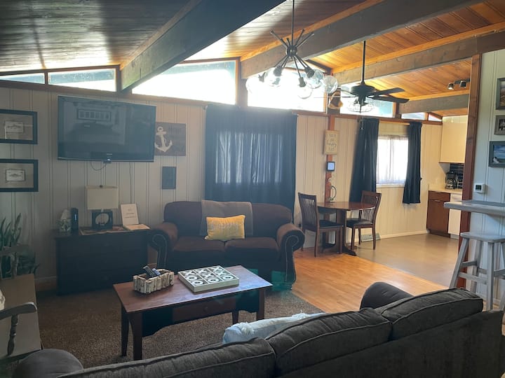 Lakeside Retreat-2 Bedroom Cottage  Milford Lake - Milford Lake, KS